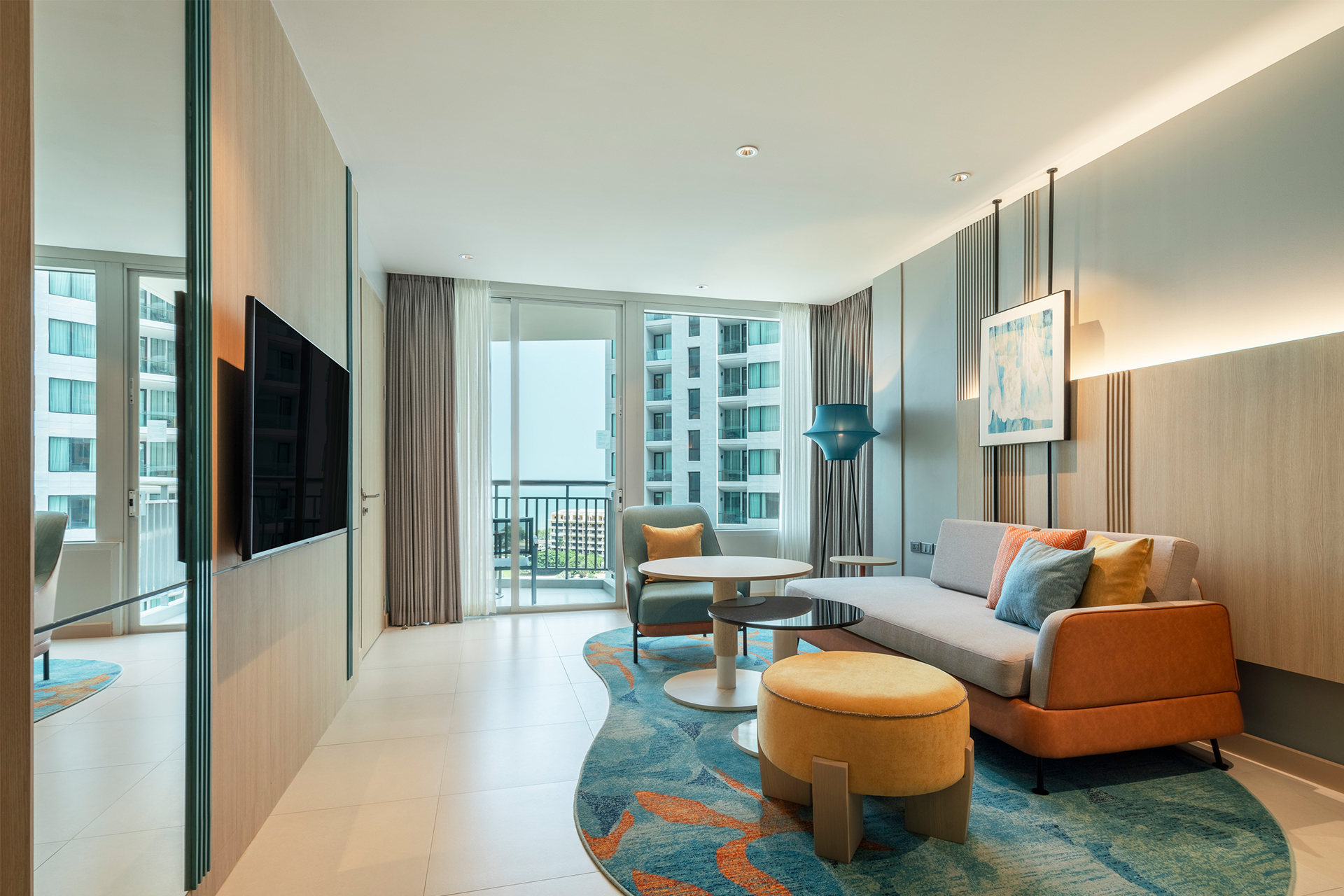 1 Bedroom Suite Sea View Bay Tower 1 King | Holiday Inn Pattaya