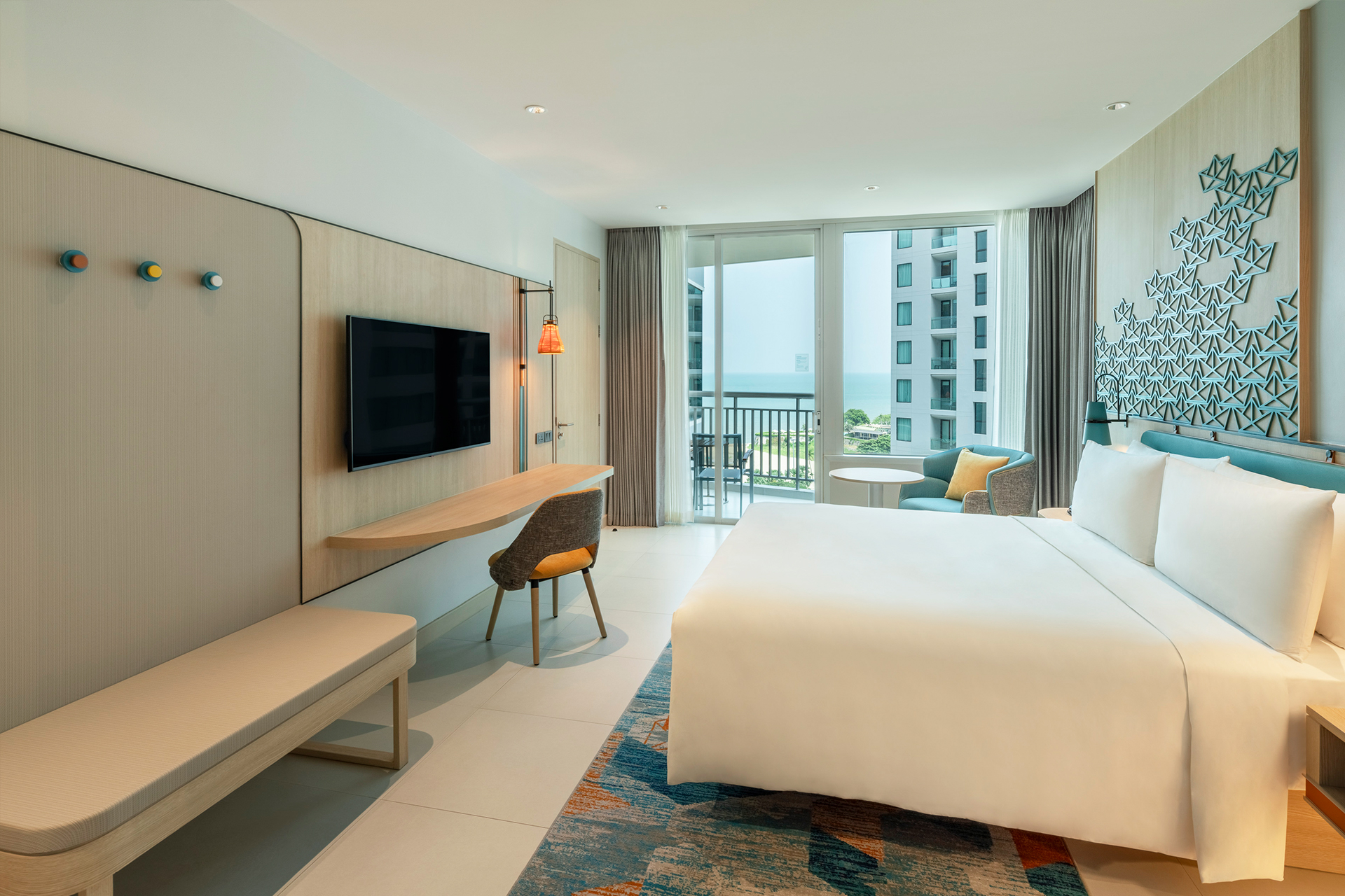 2 Bedroom Suite Sea View Bay Tower 1 King 2 Single | Holiday Inn Pattaya